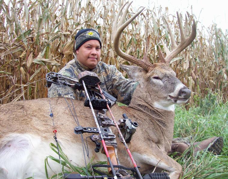 Illinois Pre Rut Whitetail Bowhunts - Backwoods Outfitters